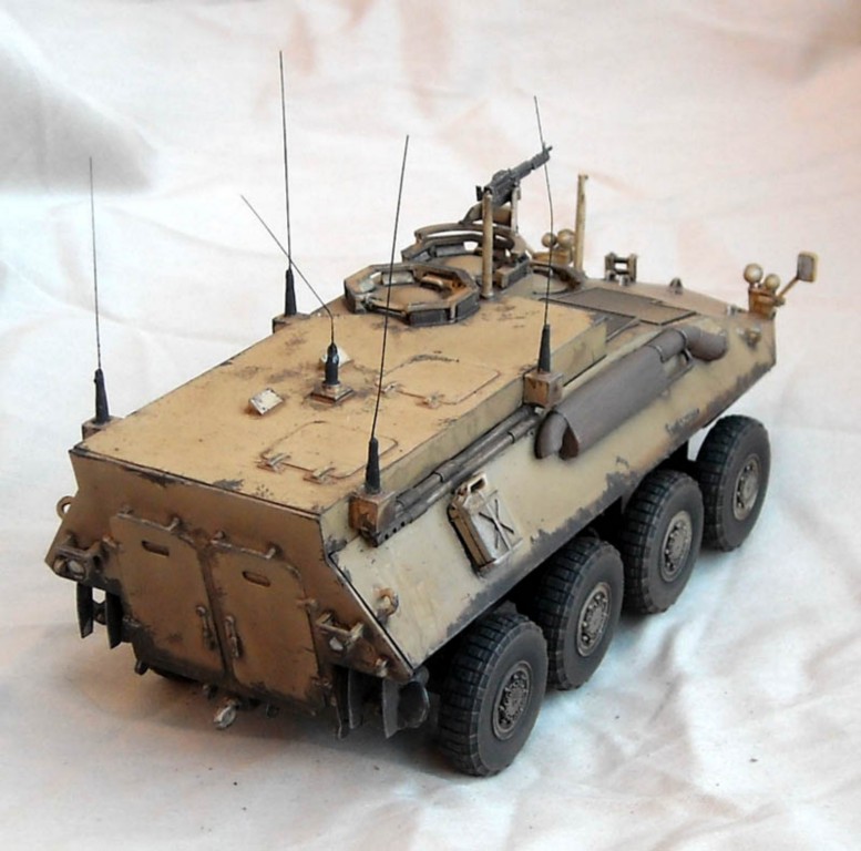 MY mini WORLD: 85. LAV 25 Command Vehicle - USMC Desert (ESCI 1/35)