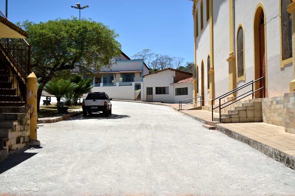 OLHANDO DA JANELA DO TREM: VIRGINÓPOLIS / MINAS GERAIS / BRAZIL (5.523 ...