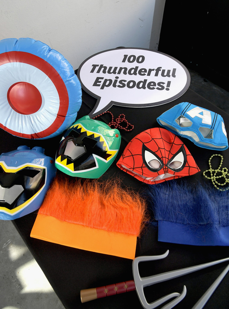 NickALive!: Cast And Crew Celebrate 100 Episodes of "The Thundermans"
