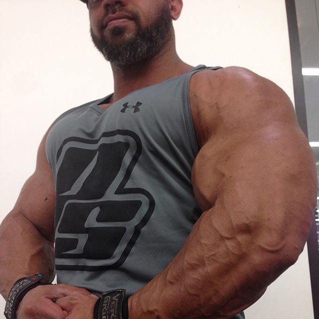 Muscle Lover: Puerto Rican bodybuilder Alexis Rivera Rolon