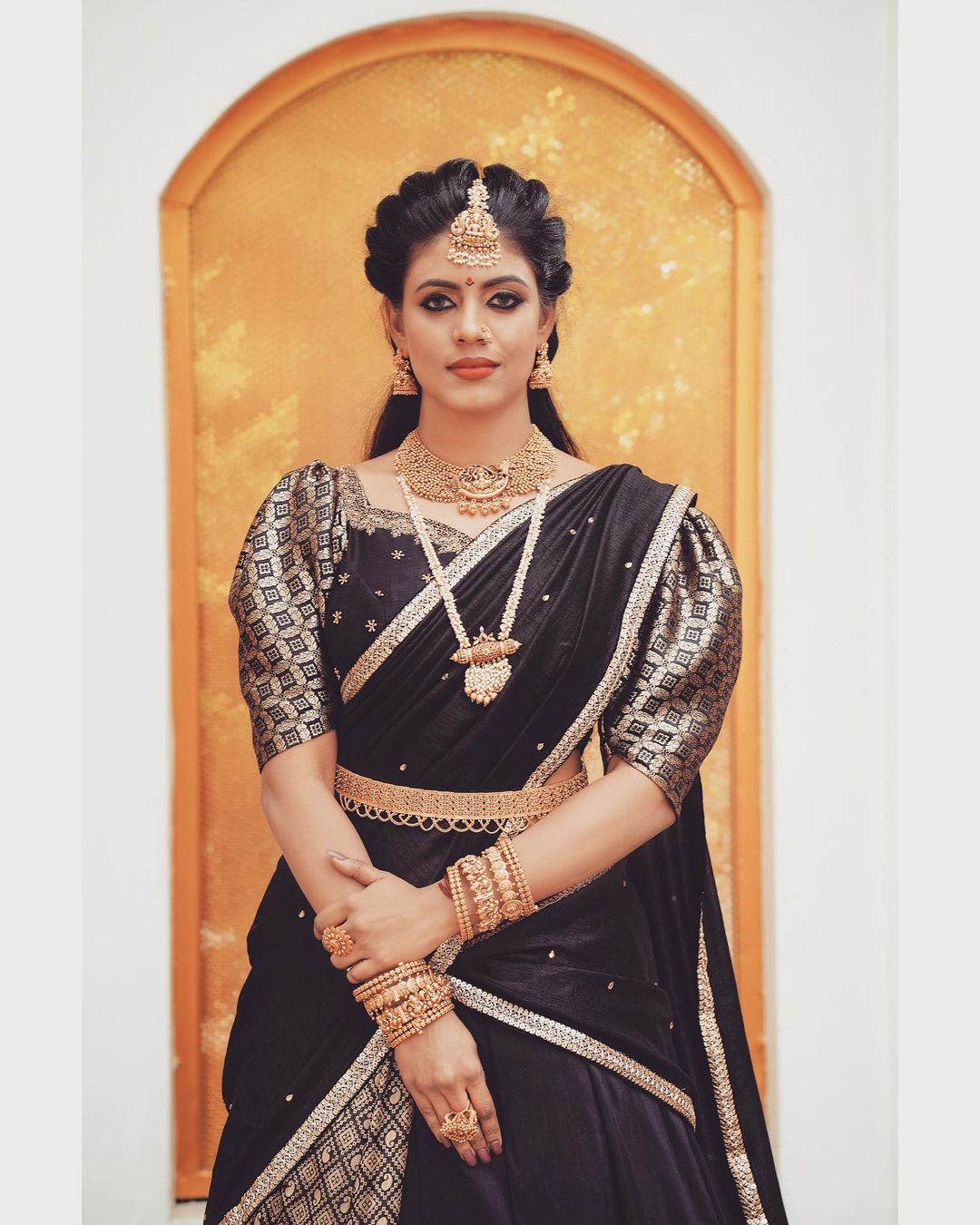 INDIAN ACTRESS INIYA IN BLACK SAREE AND BLOUSE LATEST FASHION GALLERY