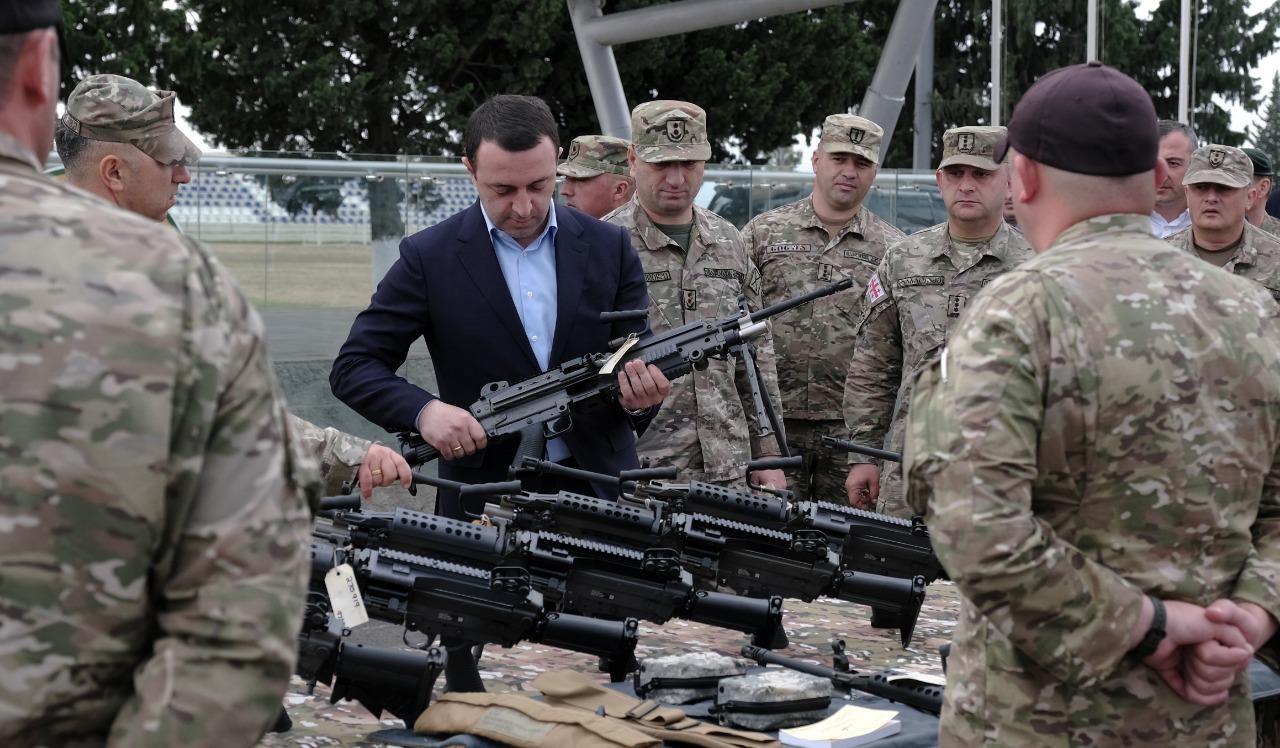 The Dead District: Georgian Army receive first batch of M249 light ...