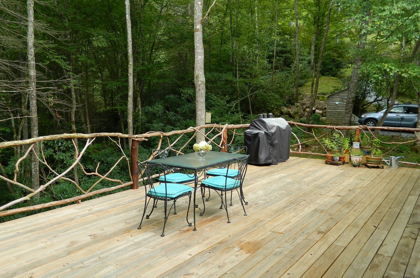 Lise's Log Cabin Life: Our Rustic Deck Railing is Done!