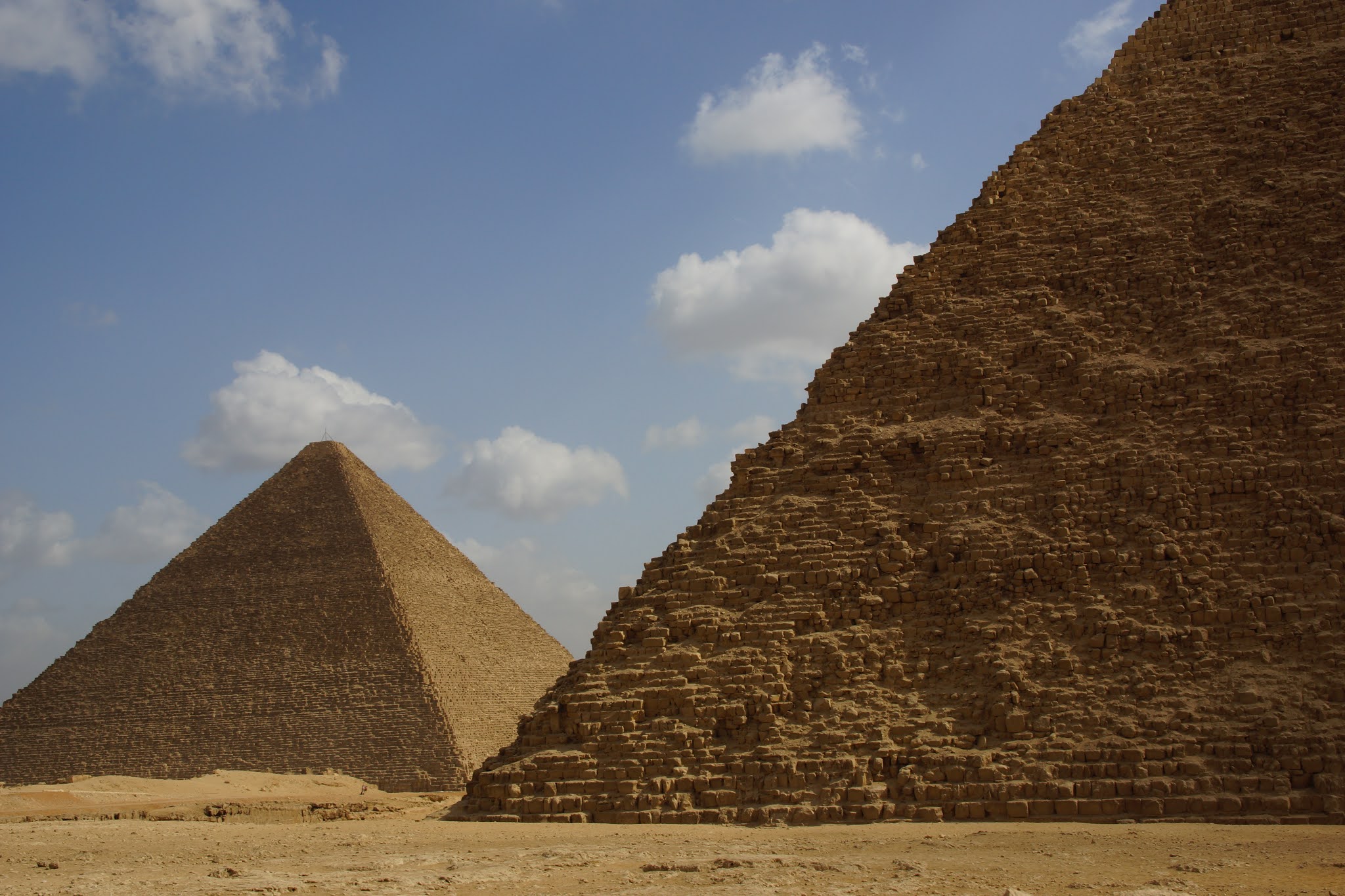 Pyramidales: La construction des pyramides égyptiennes selon Leslie ...