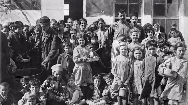 Οι πρώτες ημέρες των προσφύγων στην Αλεξανδρούπολη του 1922-1923. Η ...