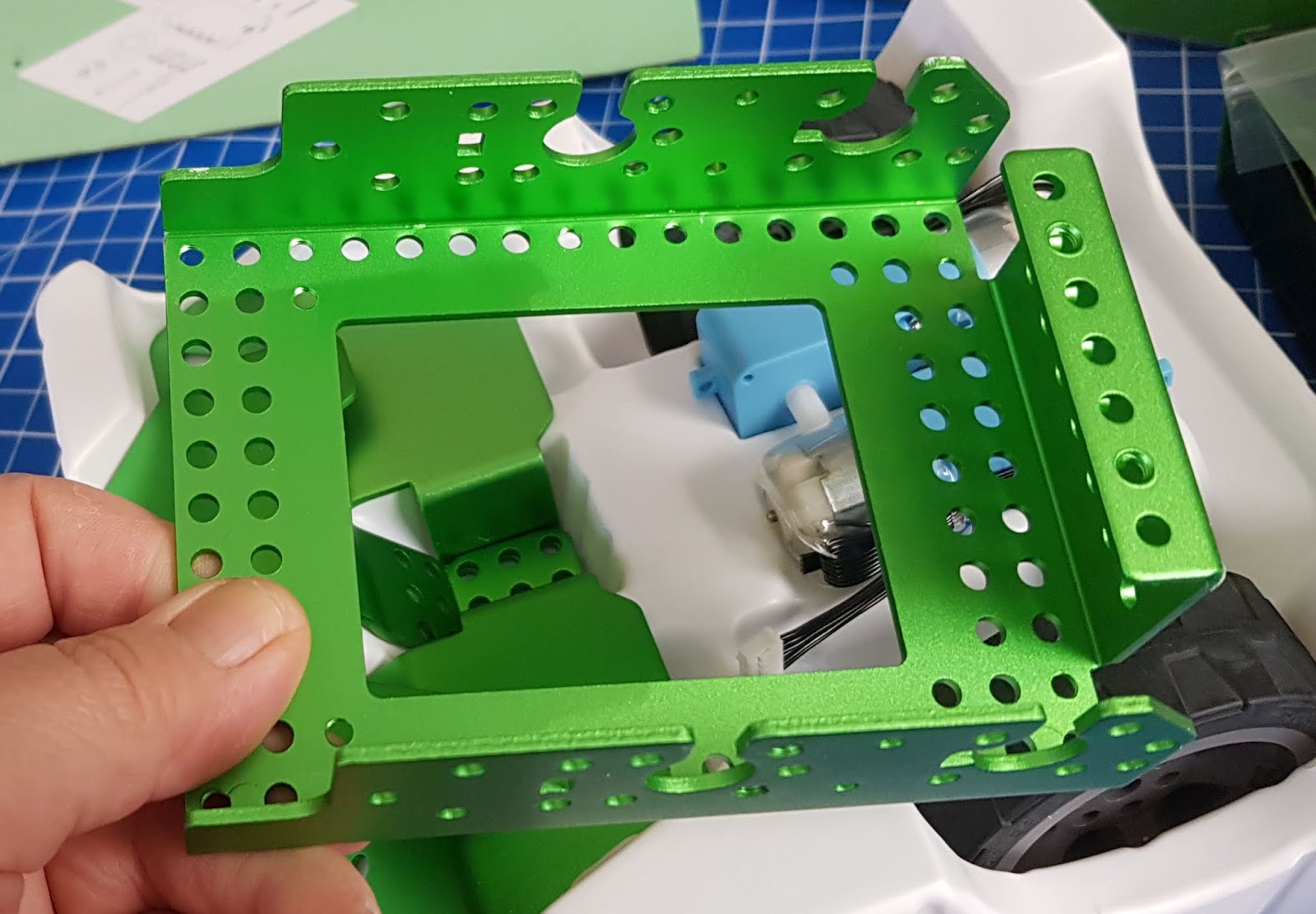 The Brick Castle: Q-Scout Programmable Metal Robot Review (age 6+) Sent by Robobloq