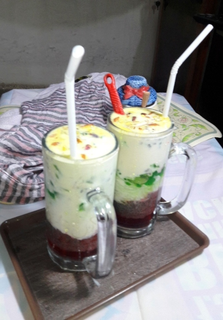 Falooda Milkshake Recipe - Yummy Traditional