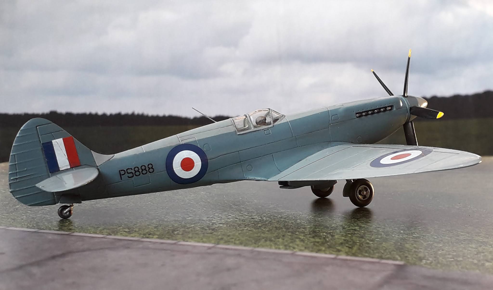Kitpix: Airfix 1/72 Supermarine Spitfire PR XIX (A02017)