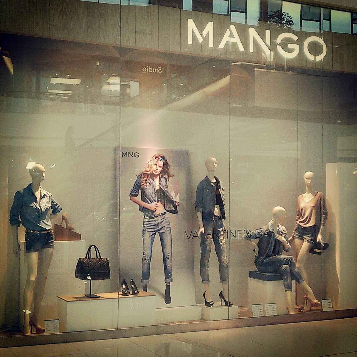 MANGO Window Display, Thailand