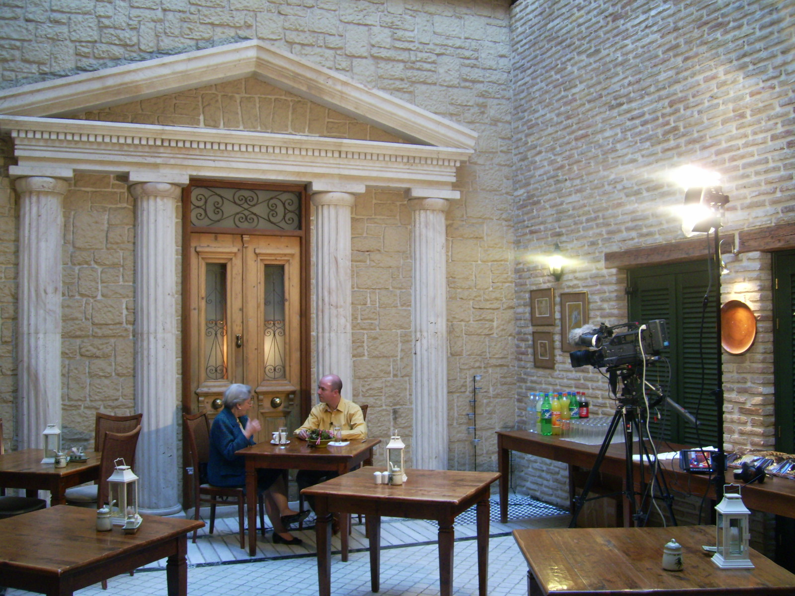 Ιδιωτική Οδός: ΜΙΑ ΣΥΝΕΝΤΕΥΞΗ ΜΕ ΤΗΝ ΣΥΓΓΡΑΦΕΑ ΑΘΗΝΑ ΚΑΚΟΥΡΗ (ΒΙΝΤΕΟ)