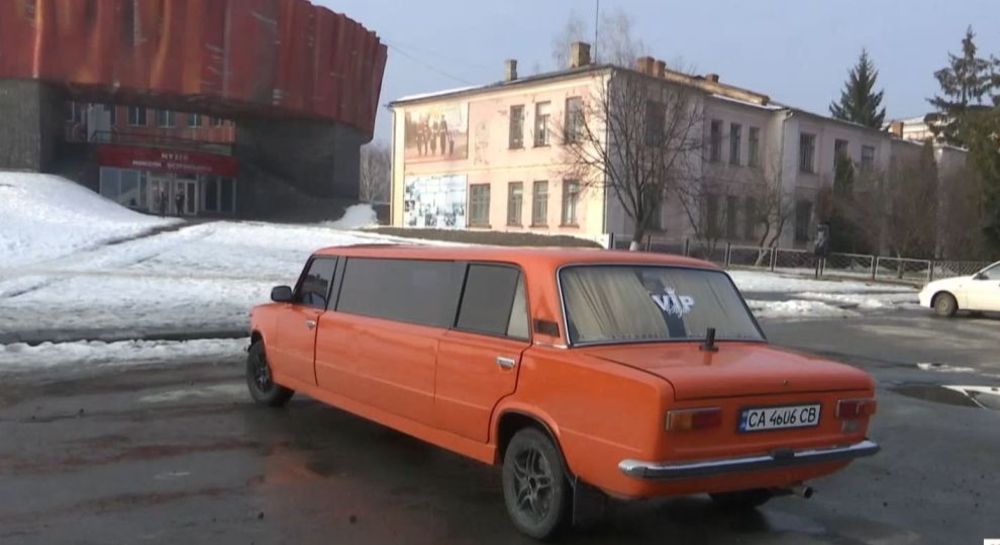20 Amazing Photos of “Luxurious” Lada Stretched Limousines ~ Vintage ...