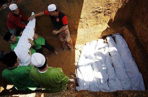 The Islamic Undertaker: The Moslem Mass Funeral Prayer And Burial.