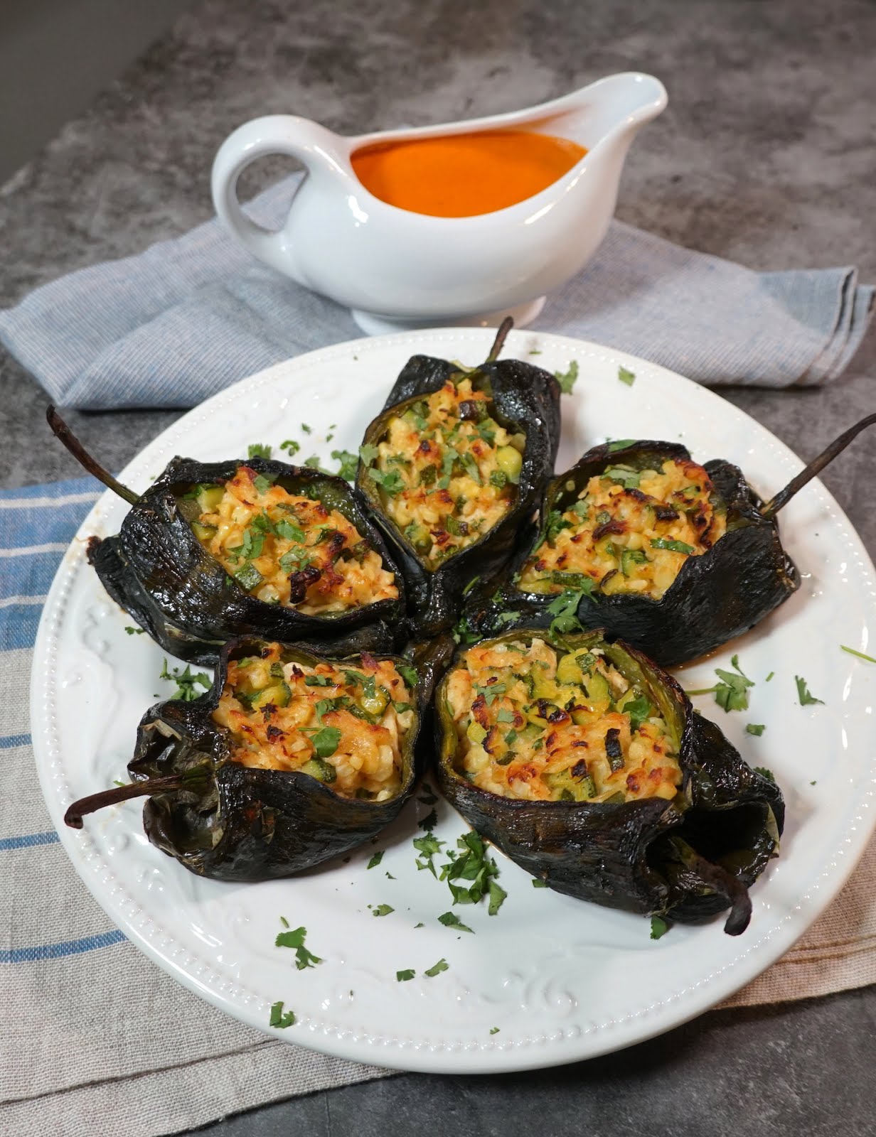 Chiles Rellenos de Pollo y Vegetales - Mi Cocina Rápida