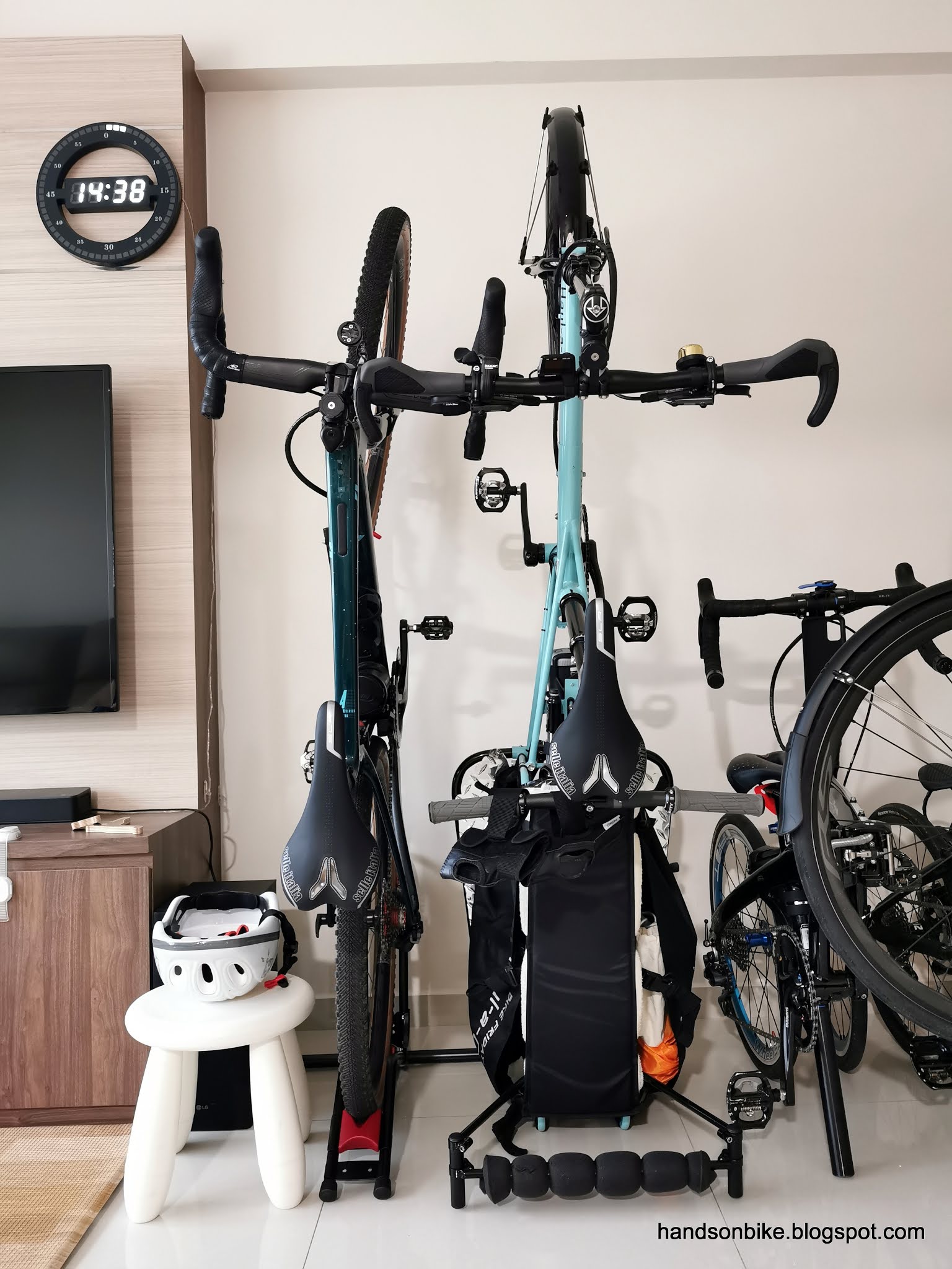 Hands On Bike: Vertical Bike Stand