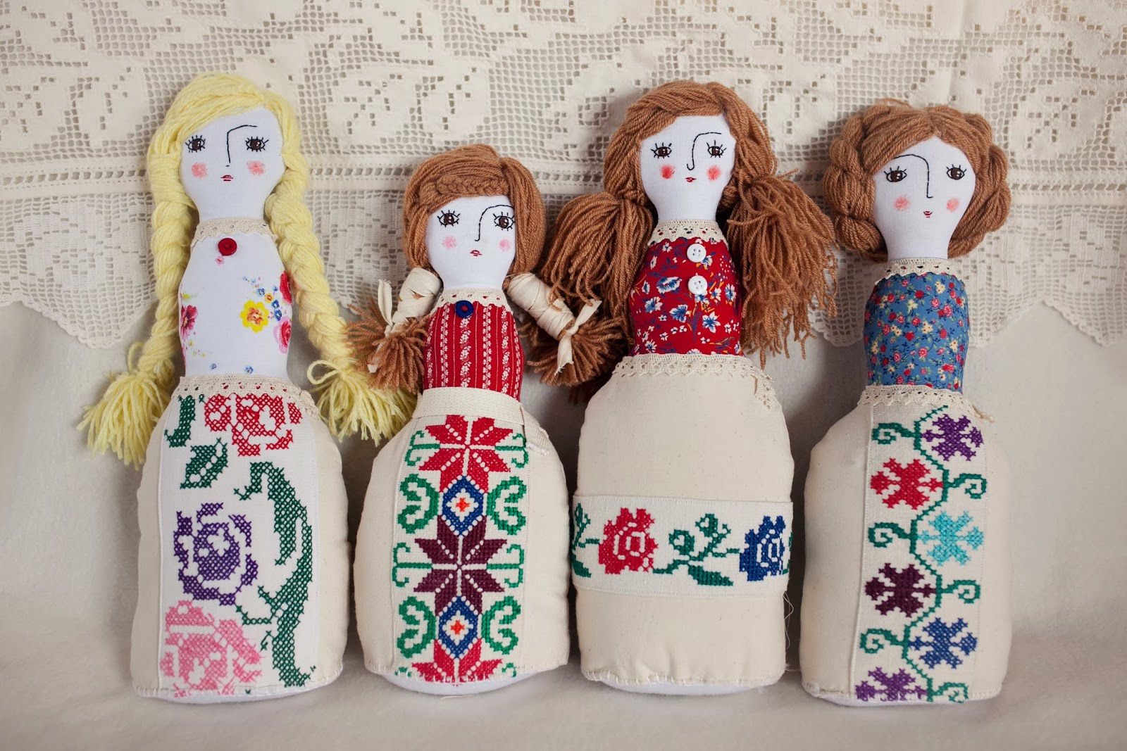 Papusi handmade inspirate din folclorul romanesc - Nasturelul fermecat ...