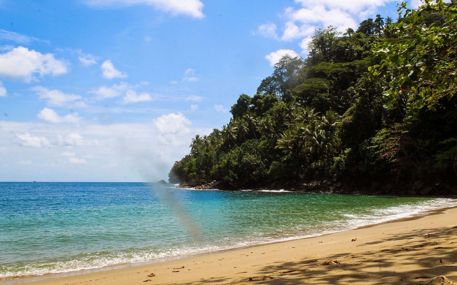 Pantai Naku; Keindahan Tersembunyi di Pulau Ambon - Edi Liku Jurnal