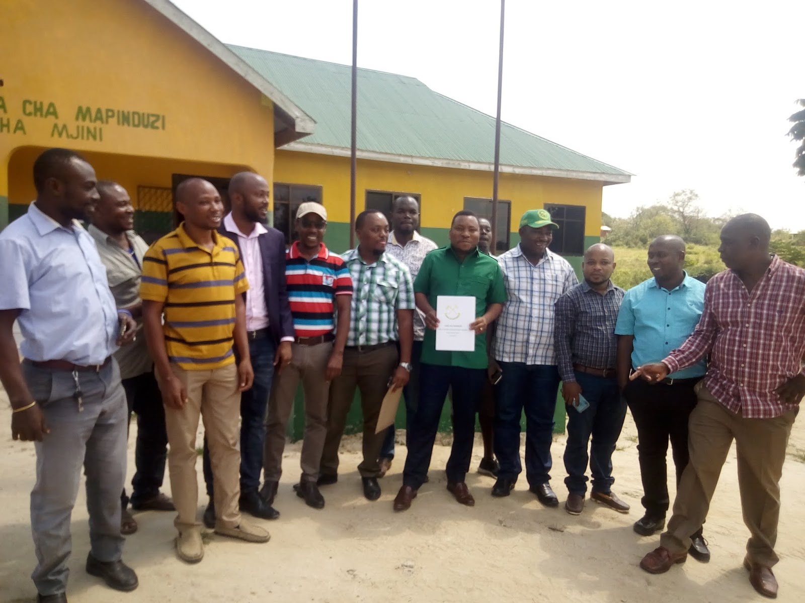 WAZIRI MANYAKALA, KATIBU WA CHAMA CHA SOKA PWANI WAJITOSA KUCHUKUA FOMU ...