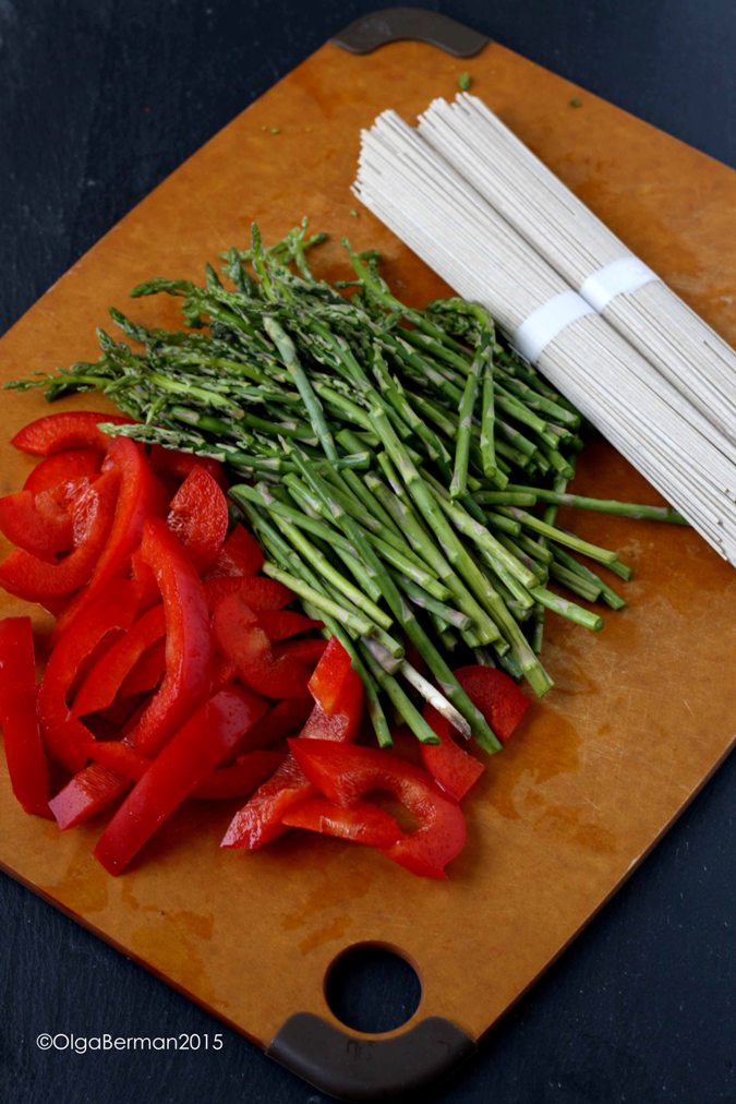 Mango & Tomato: Meatless Monday: Pinch Of Yum's Soba Noodles In Black ...