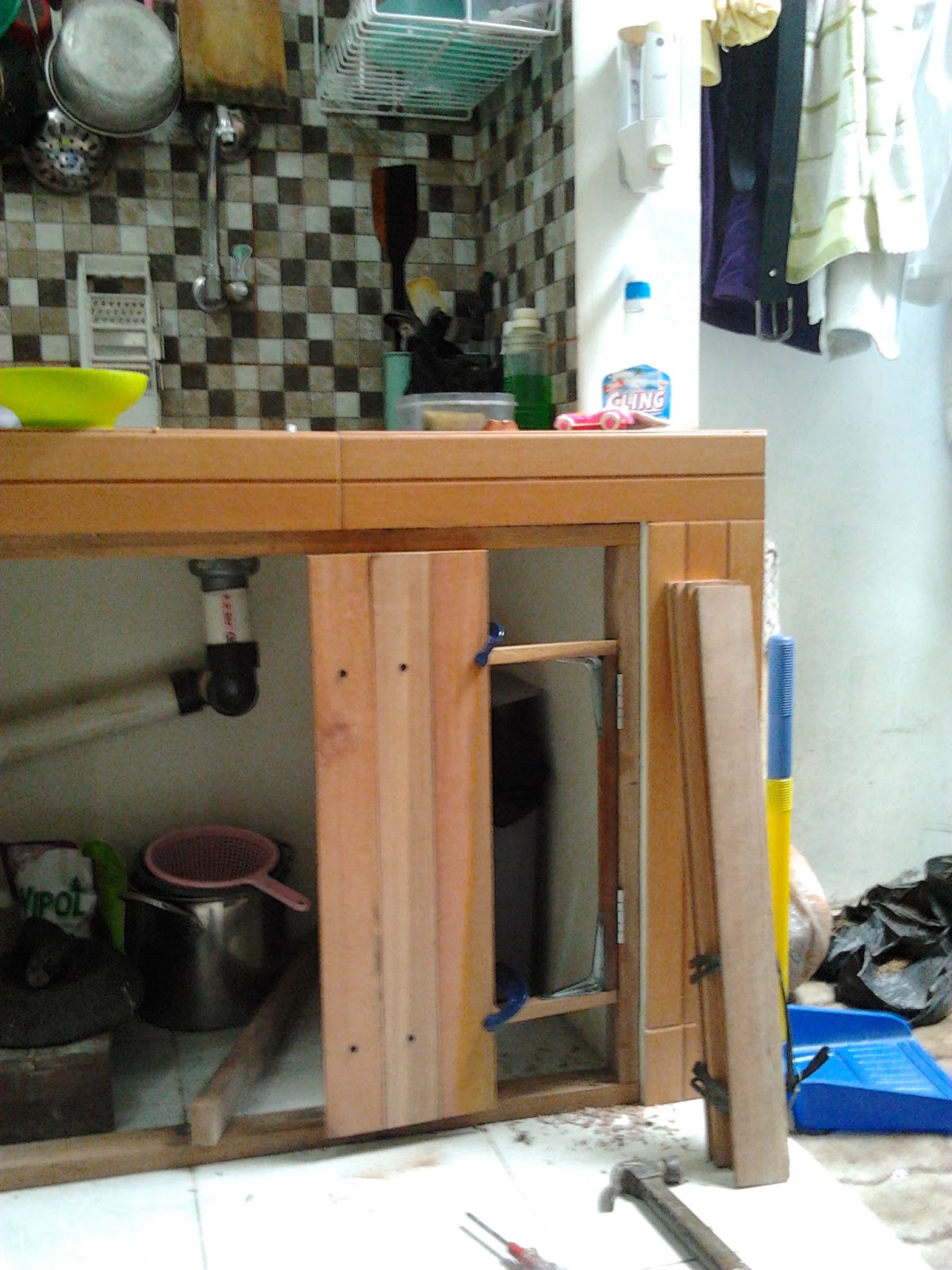 CORAT CORET: Membuat Pintu Kitchen Set