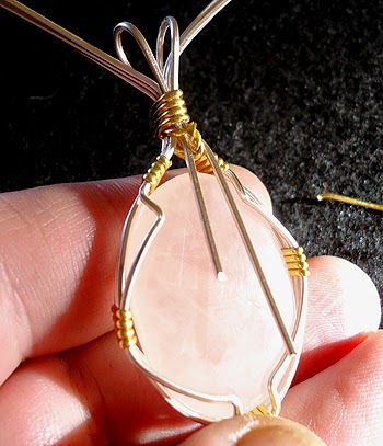 Wire Wrapping: Making The Bail For our Wire Wrapped Pendant