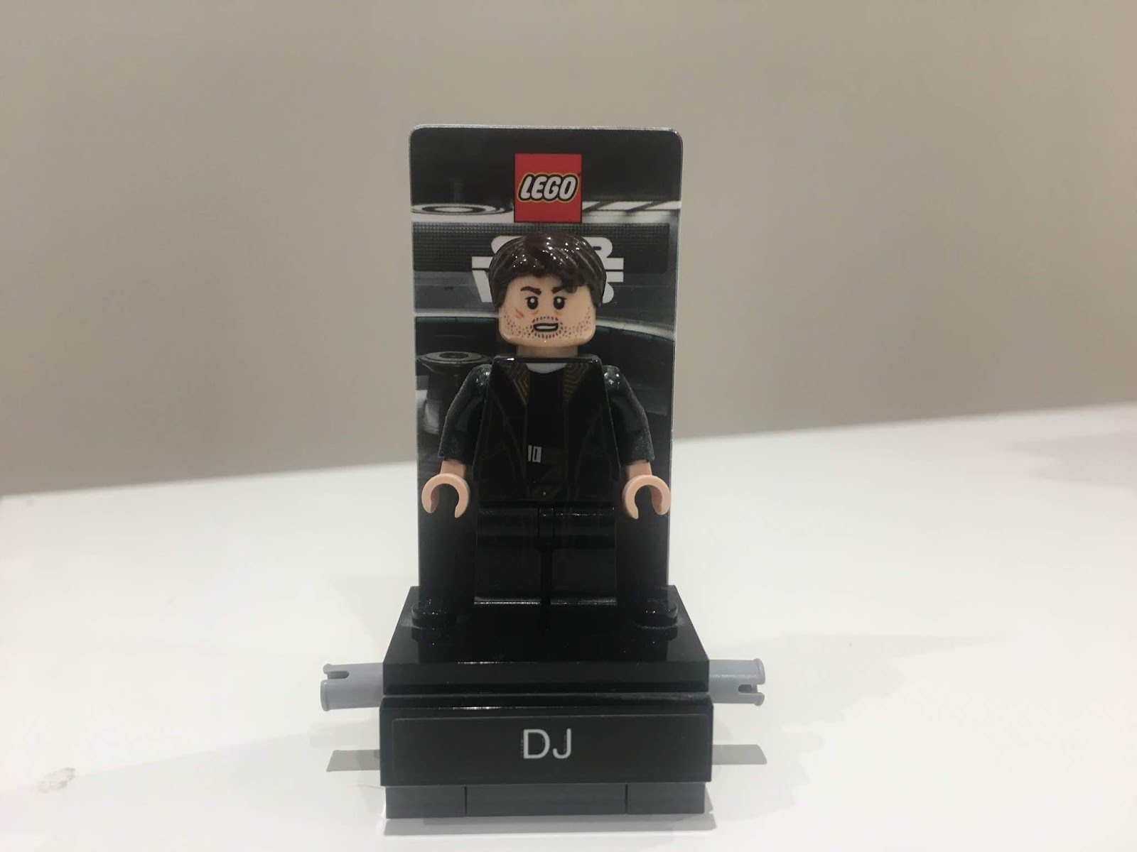 Brick Built Blogs: Lego Star Wars 40298 DJ Polybag Review