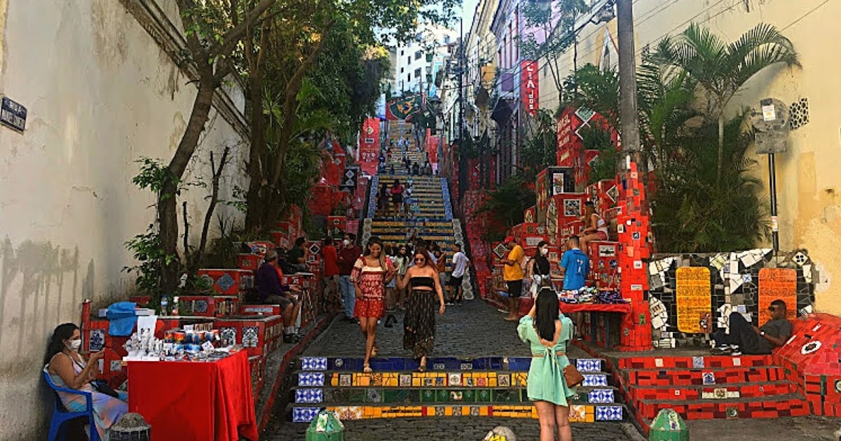 Escadaria Selarón uma história de amor e morte no centro do Rio de Janeiro