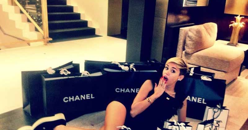 Blog Abre tu Closet: MILEY CYRUS EN CHANEL