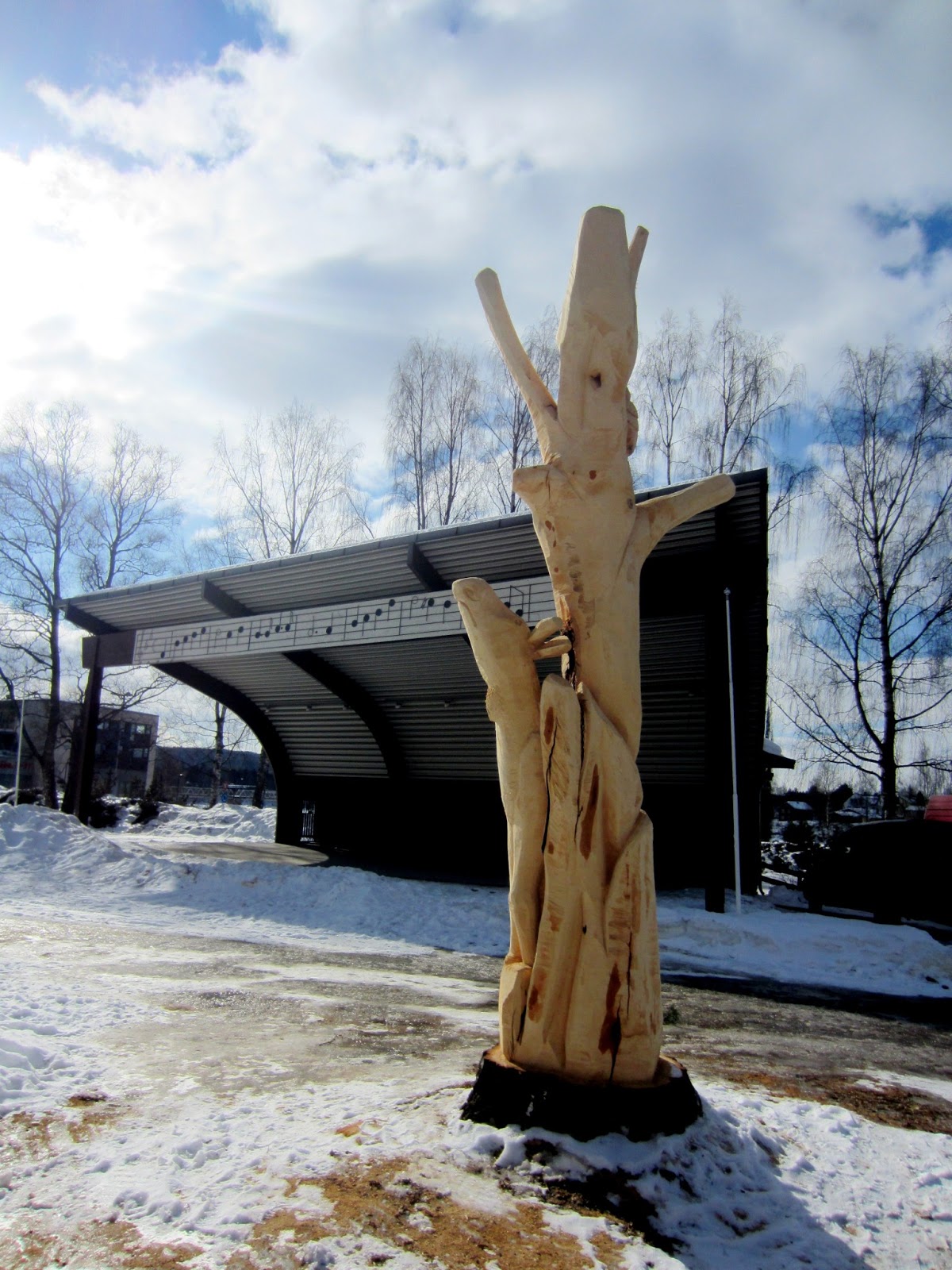 treskulptur- Elverum | Løvetanna - Ugla