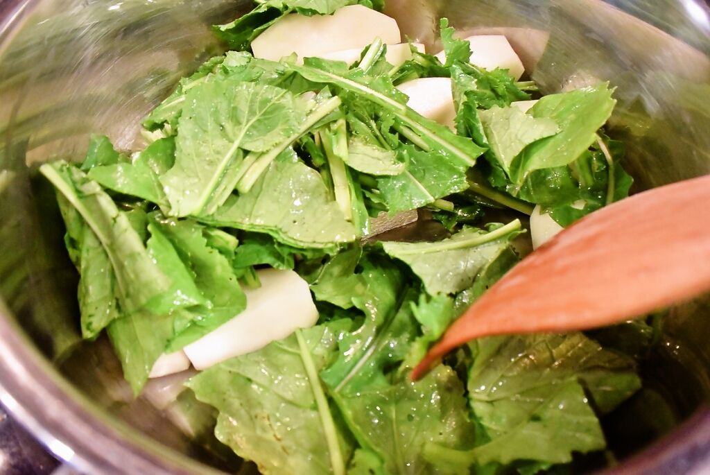 Recipes for Tom: Kabu to usuage no nimono (genen) / Japanese turnip and ...