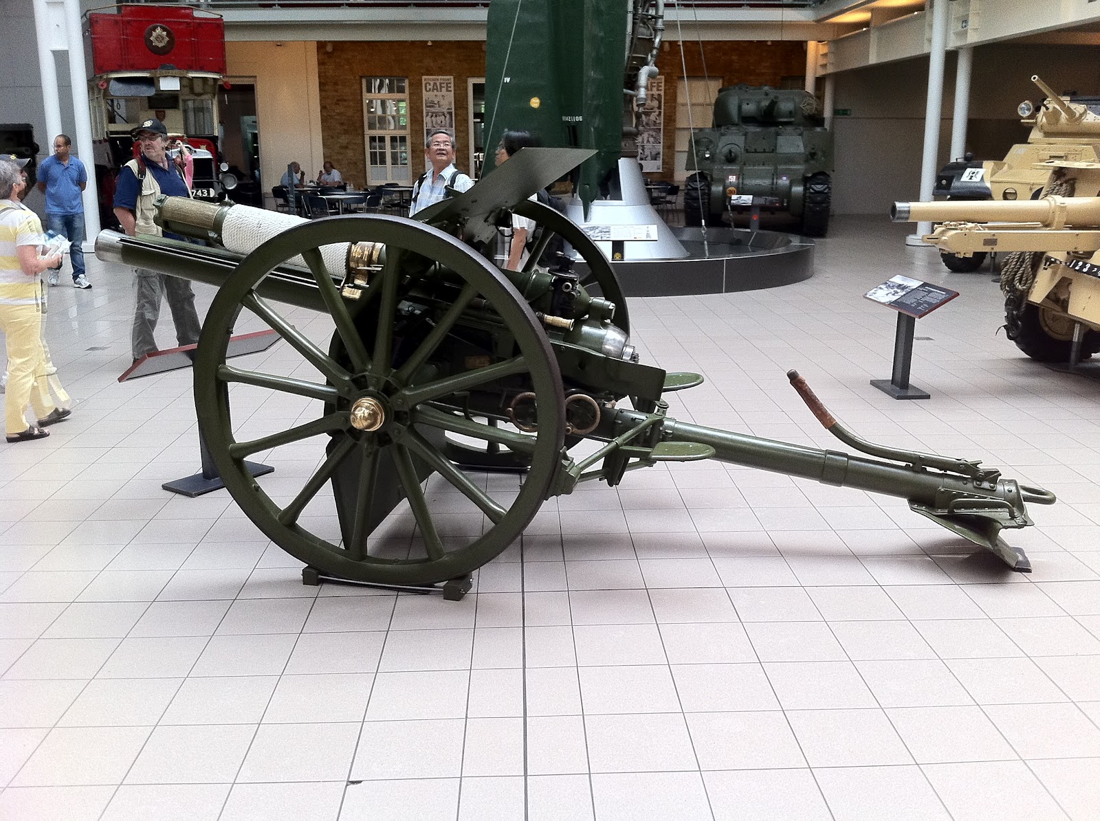 1645: IWM London - 13 pdr MK I / 18 pdr MK II Gun