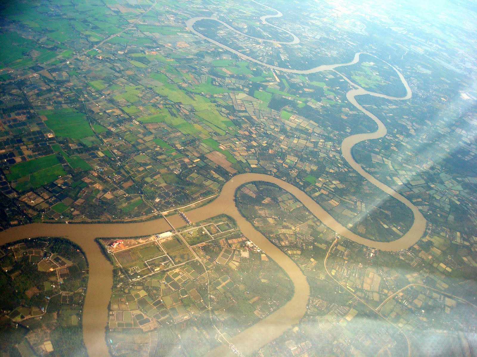 Srinu: The Tonle Sap River in Cambodia flows North for almost half the ...