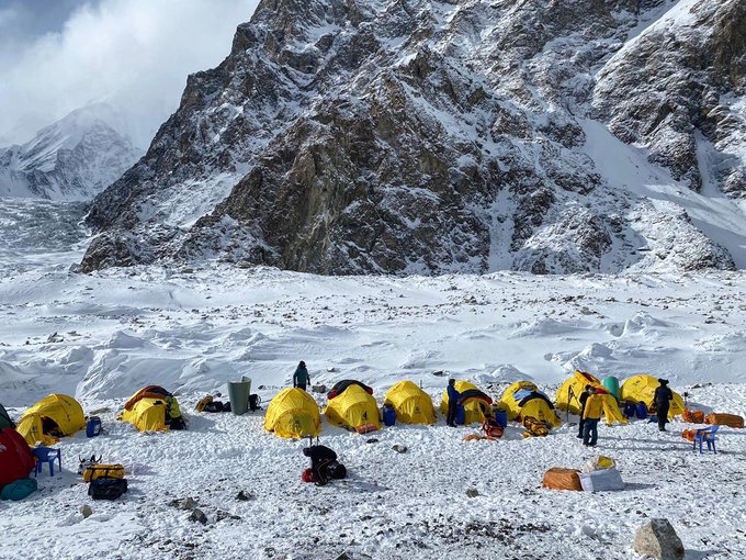 Hiking and Climbing Adventures: K2 in Winter : 3 Teams On the Mountain ...