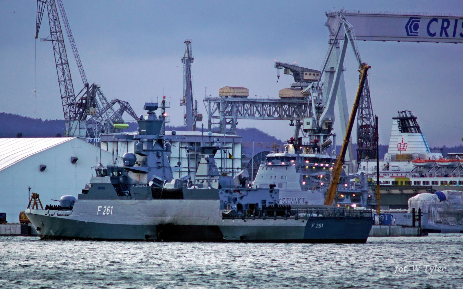 W obiektywie shipspottera czyli z migawką nad portową sadzawką: Z cyklu ...