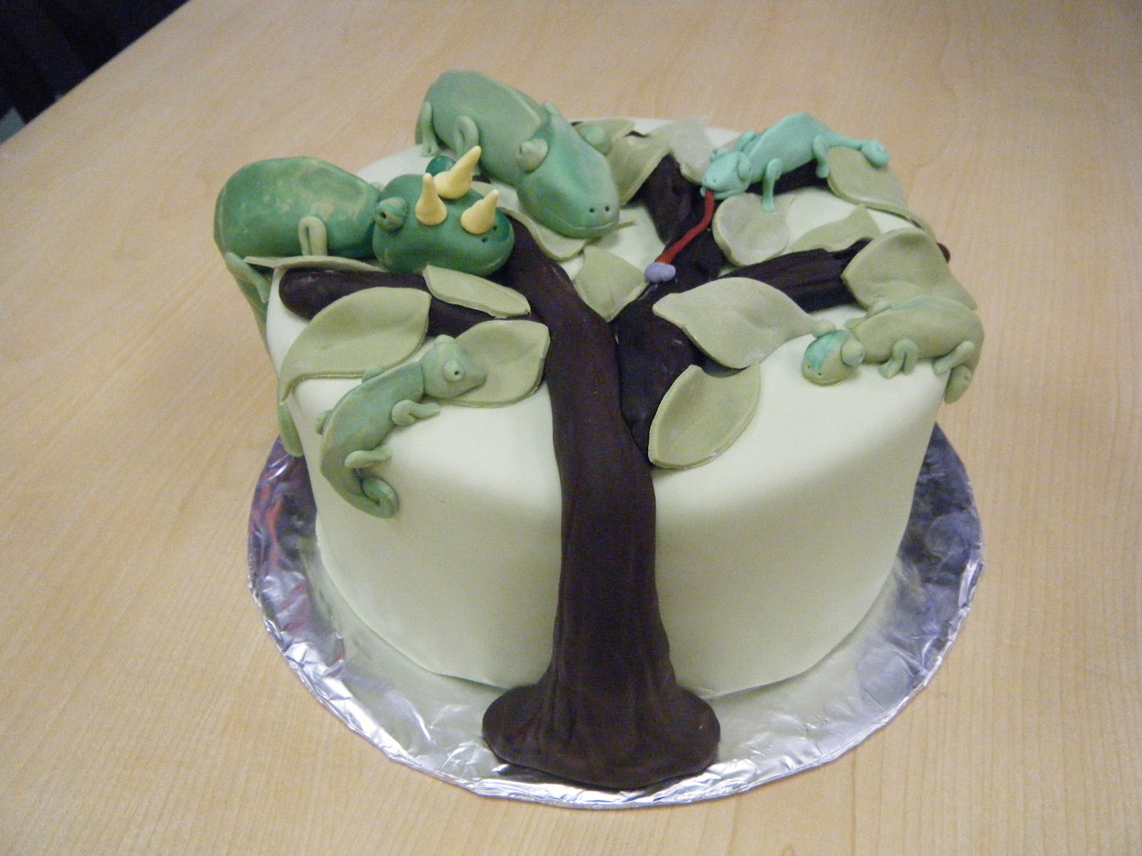 Cassy's Cakes: Chameleon Cake