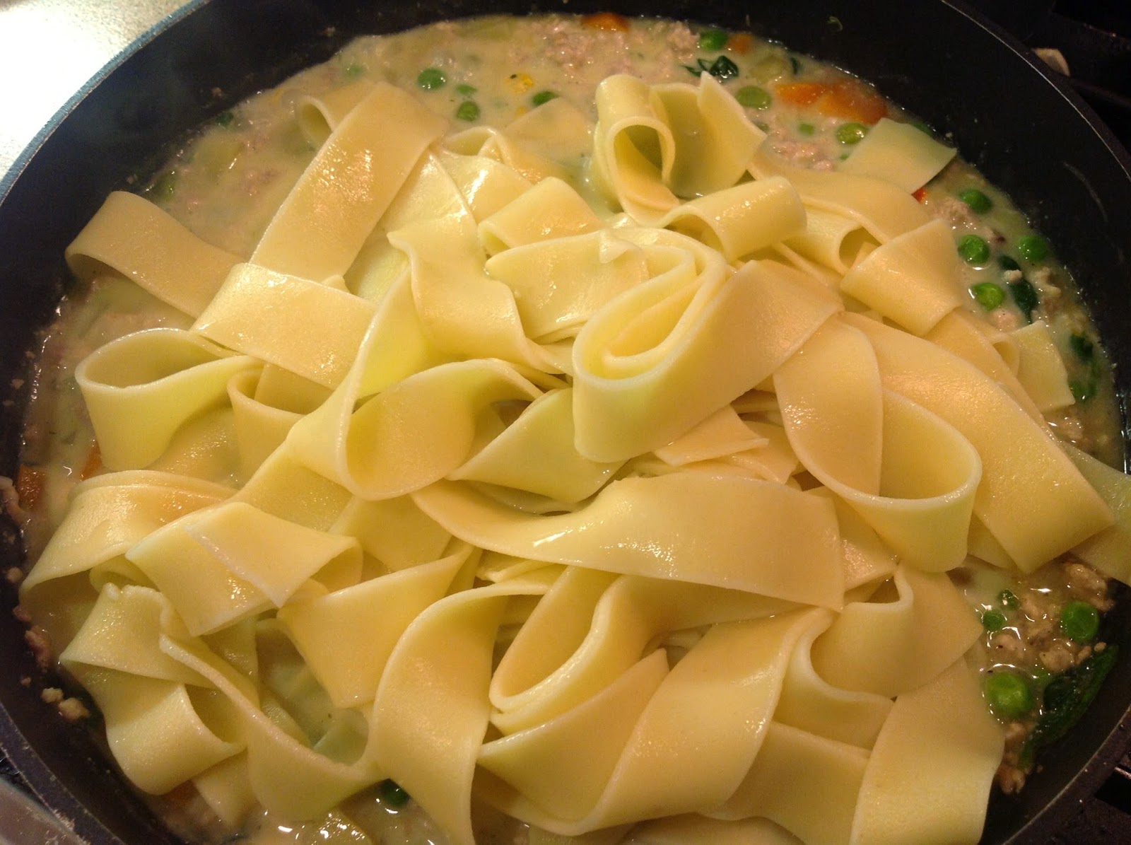 This Muslim Girl Bakes: Creamy Chicken and Vegetable Pasta