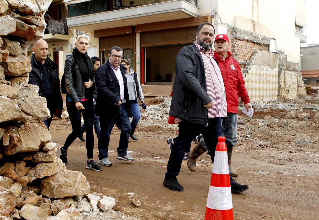 ΕΣΧΑΤΗ ΓΡΑΜΜΗ ΑΝΑΣΧΕΣΕΩΣ: Μέχρι κι ο Μαρινάκης ντύθηκε «Αγία Τερέζα της ...