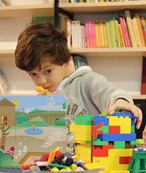 Cara Mengasah Kreativitas Anak dengan Permainan LEGO