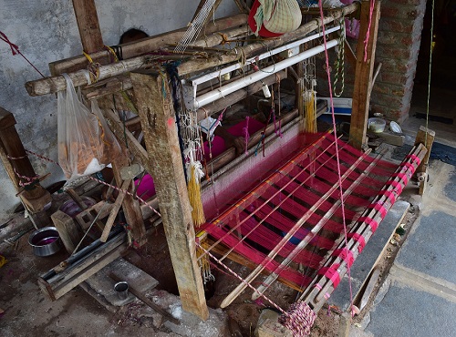 Indian Traditional Handloom Sarees: Indian fashion world is changing slowly