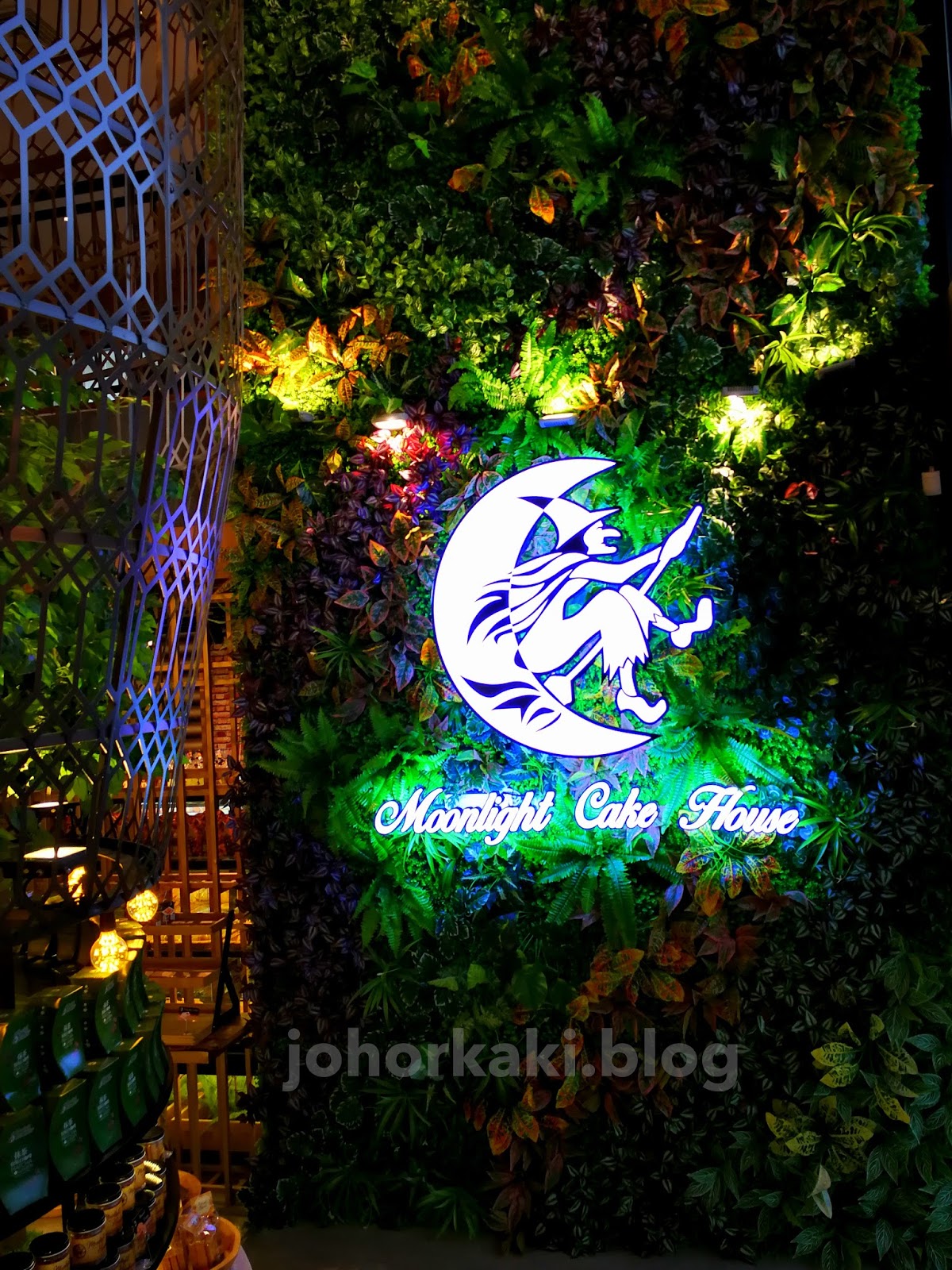 Moonlight Cake House's Seri Alam outlet. Prettiest Cafe in Johor now ...