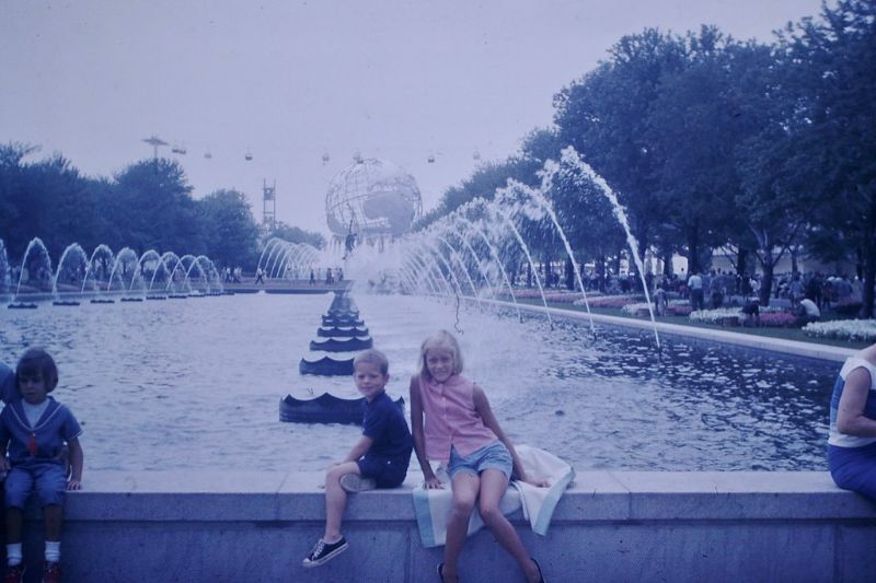 50 Fascinating Found Snaps Capture the 1964 New York World's Fair ...