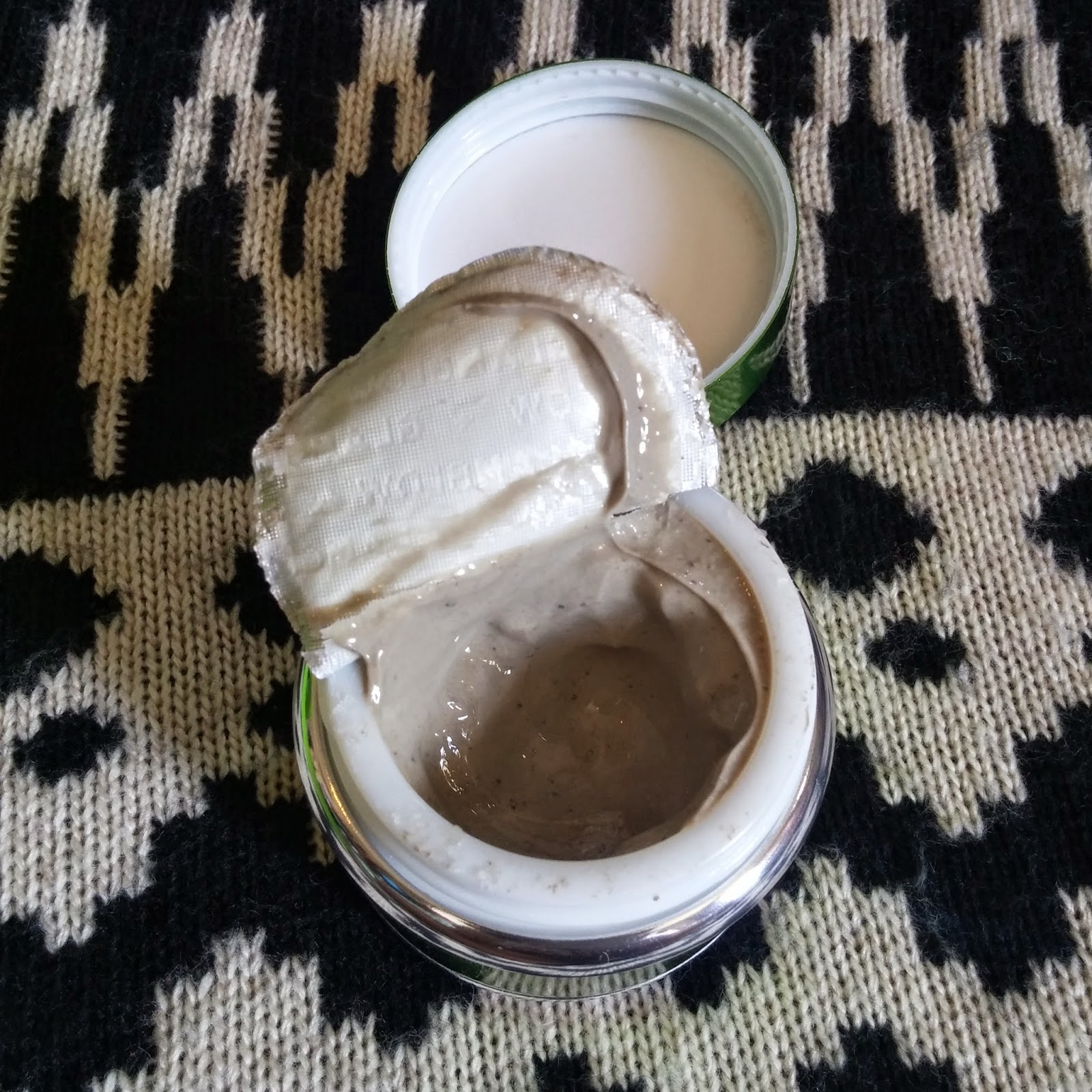 REVIEW: GLAM GLOW POWERMUD™ DUAL CLEANSE TREATMENT - AUDRREY'S / VIEW