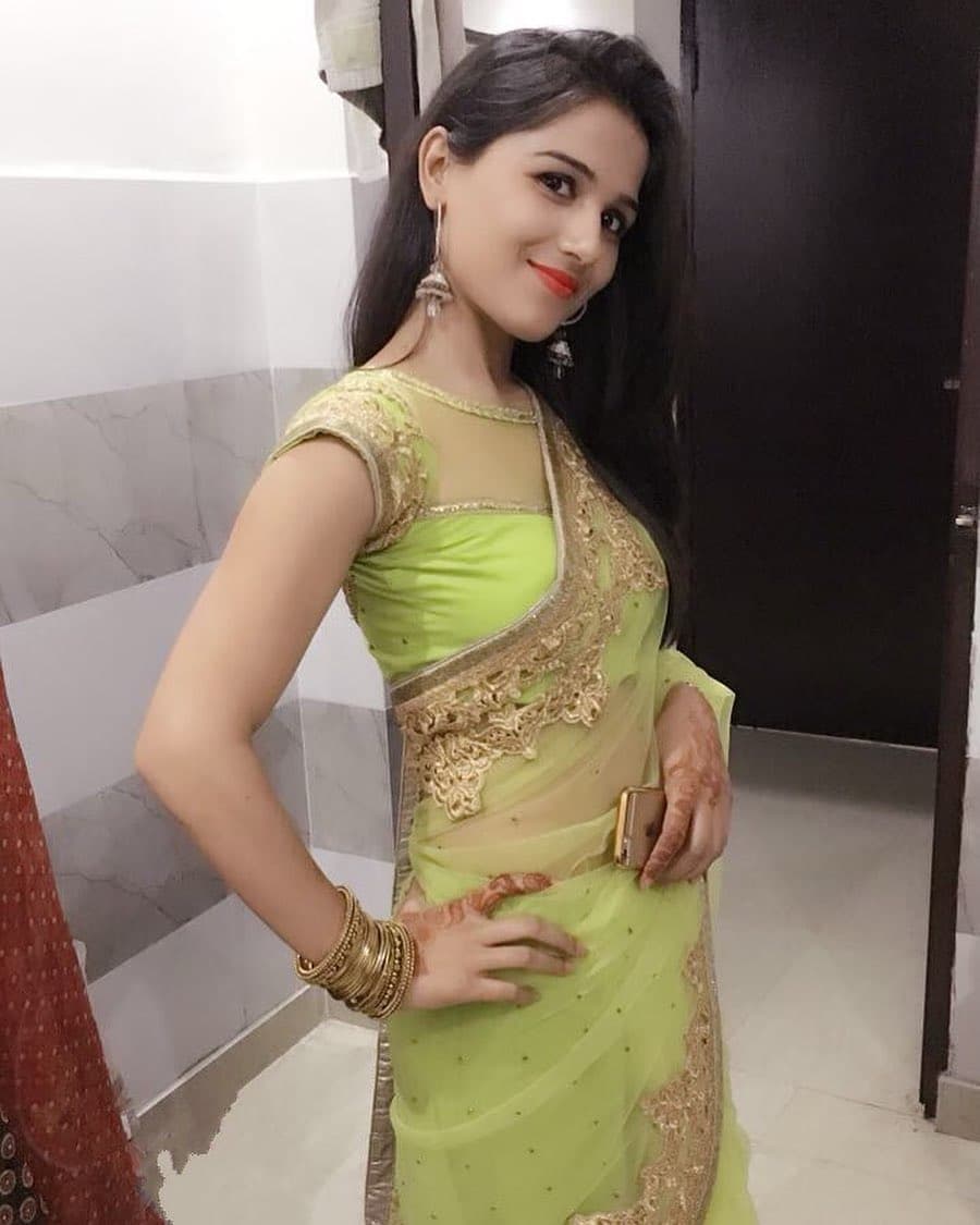 photo shoot instagram saree poses