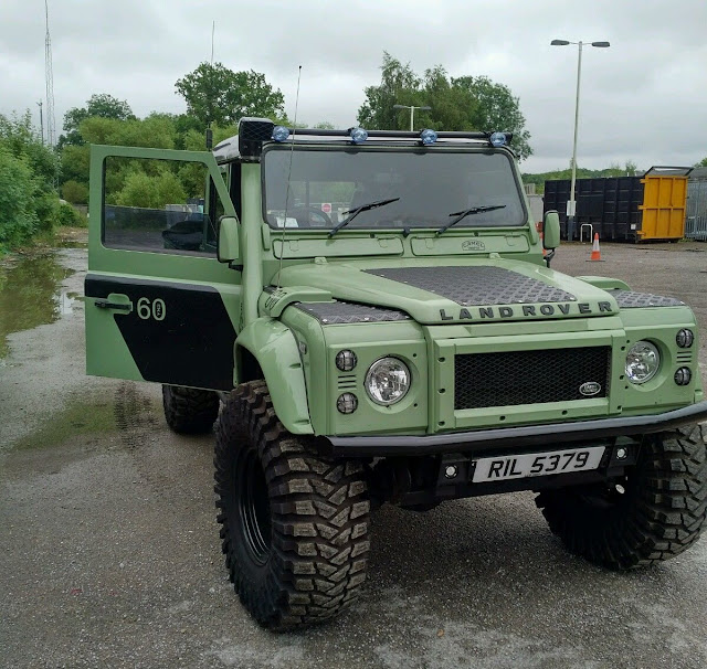 Landrover Defender: March 2017