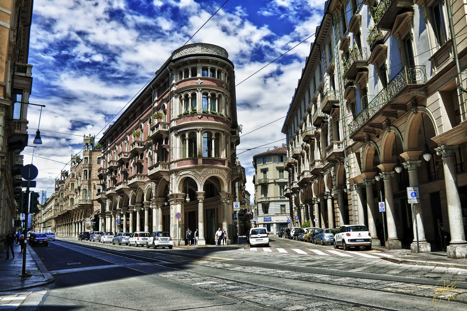 Torino In My eyes: Sunny Via Pietro Micca