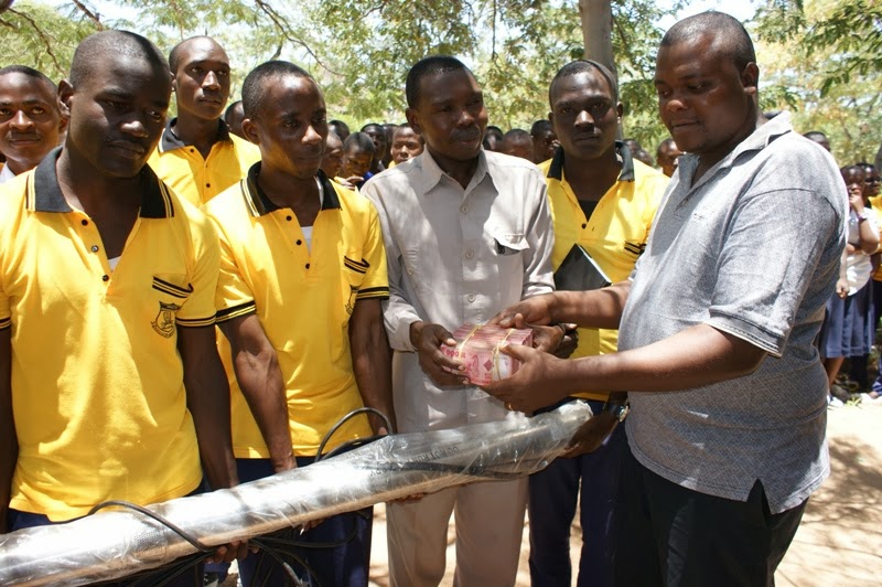 MATUKIO @ MICHUZI BLOG: LUGUMI ENTERPRISES LTD YAKABIDHI PAMPU YA MAJI ...