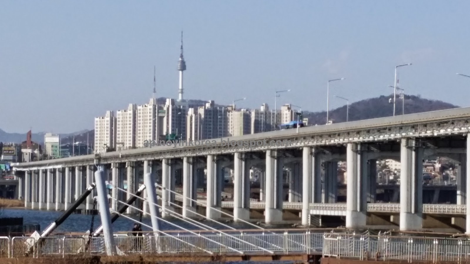 A Pinoy in Korea: The Jamsu Bridge And The Floating Island!