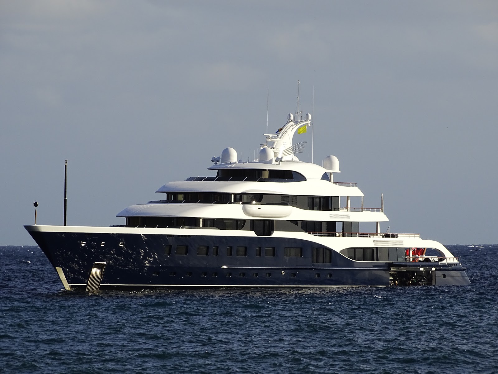 Sergio@Cruises: O mega iate de luxo Symphony regressa ao Funchal