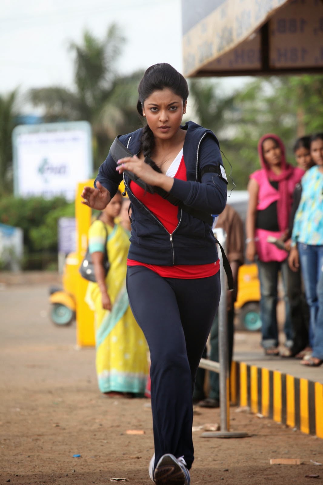 Mirchi Stills: Tanushree Dutta Latest Hot Photos in Sports Dress