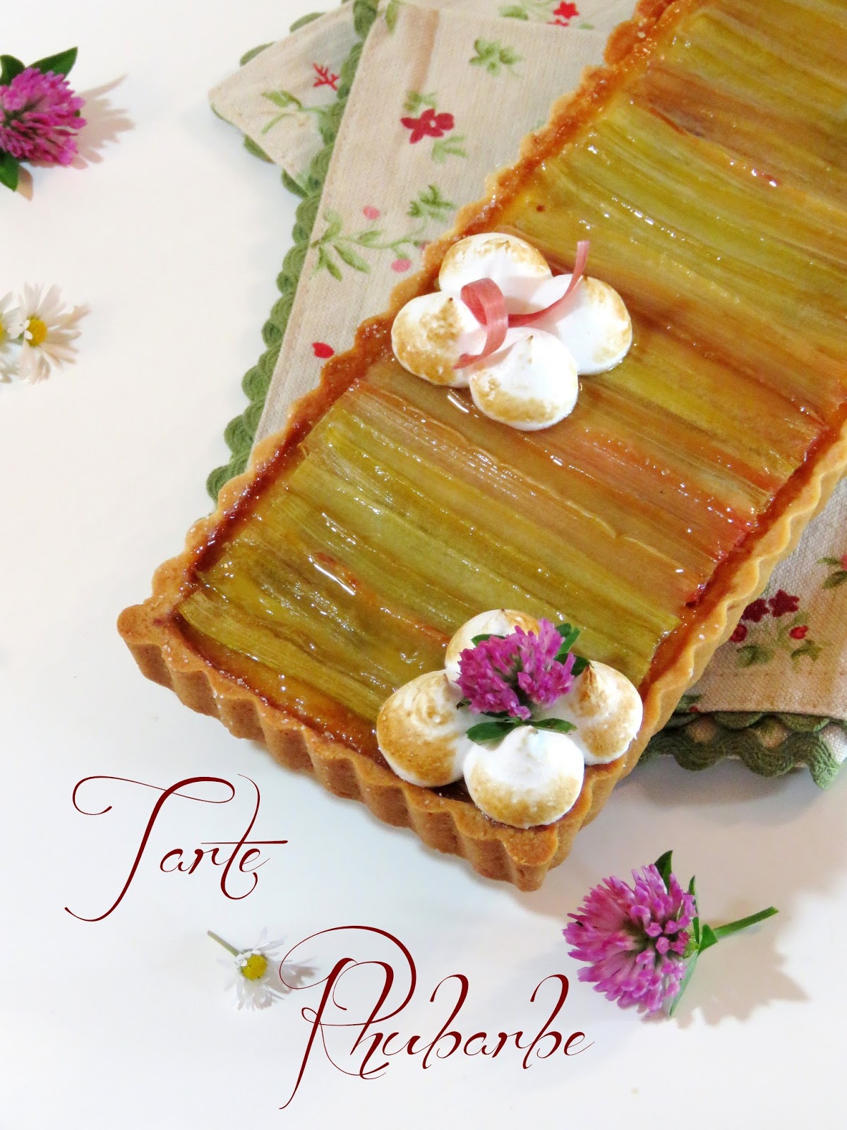 J'en reprendrai bien un bout...: Tarte à la Rhubarbe