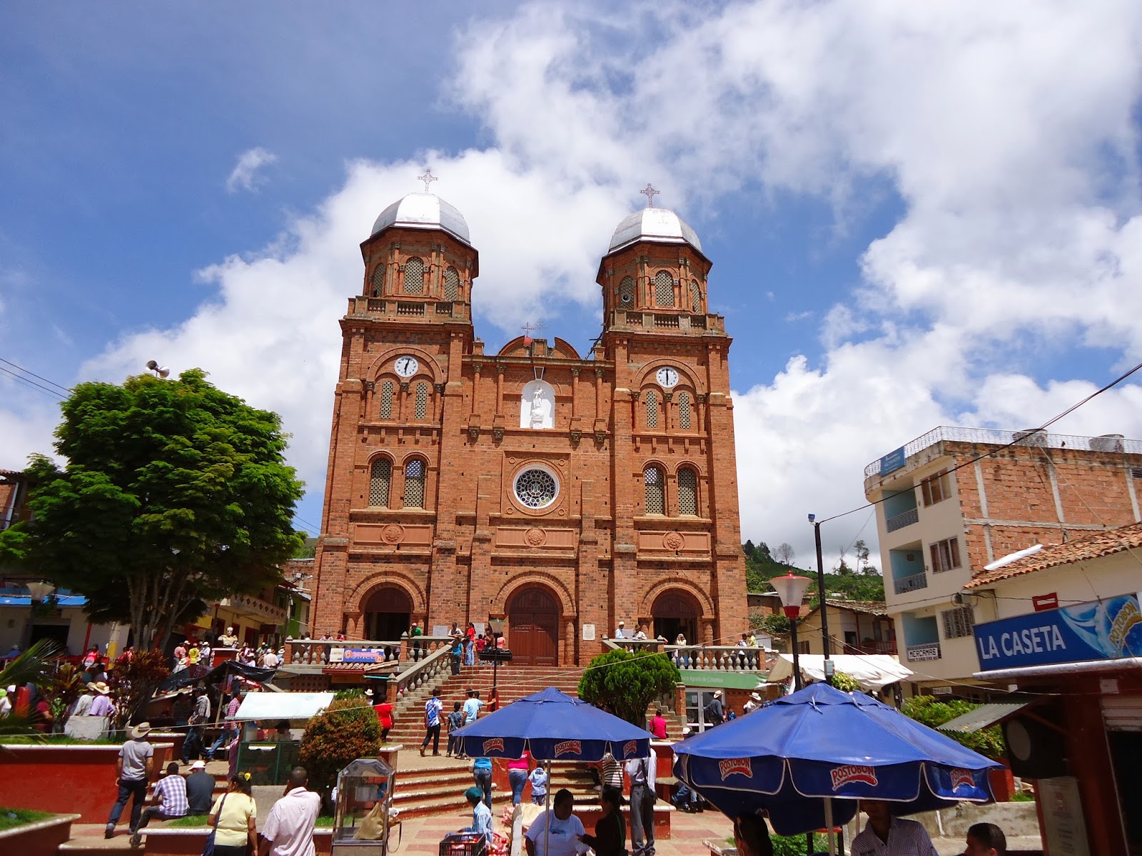 VIAJANDO EN MOTO: TEMPLOS, CATEDRALES Y CAPILLAS DE COLOMBIA y EL MUNDO